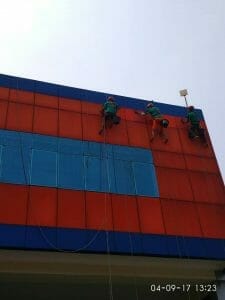 Cuci Alucobond Gedung Dan Kaca Gedung Grakindo